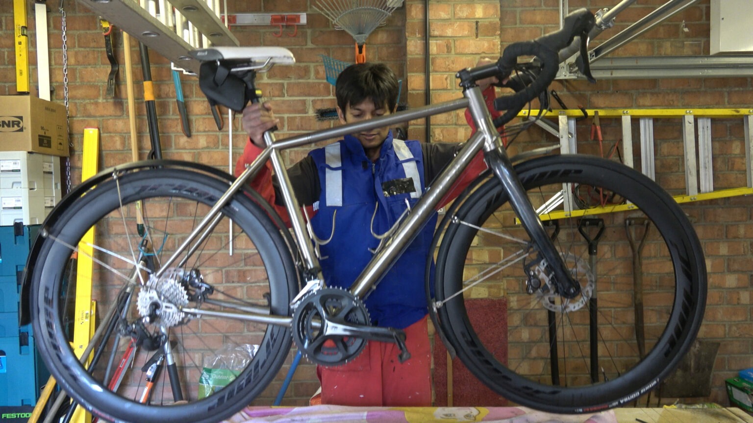 Madison Genesis Titanium Threaded Bike Gets Reamed - Hambini Engineering