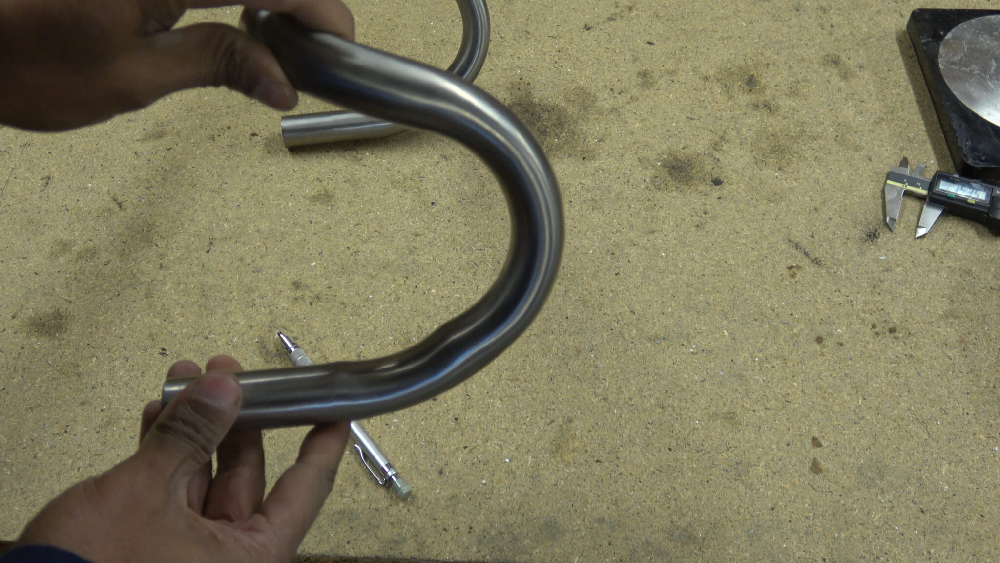 ComePLAY Titanium Handlebars vs Aluminium vs 500T Press - Hambini ...